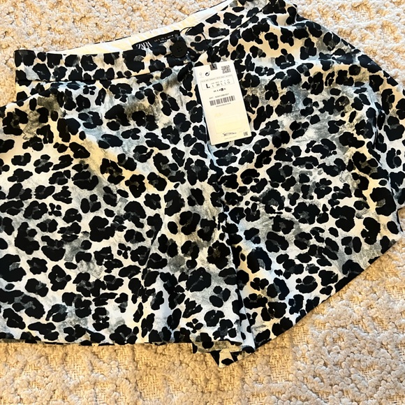 Zara | Skirts | Zara Nwt Black And White Leopard Print Skort Size Large ...